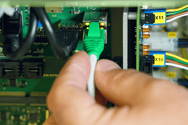 Web-based visualization for adhesive application | Robatech