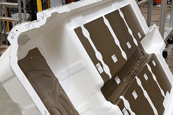 High-quality gluing of battery covers | Robatech