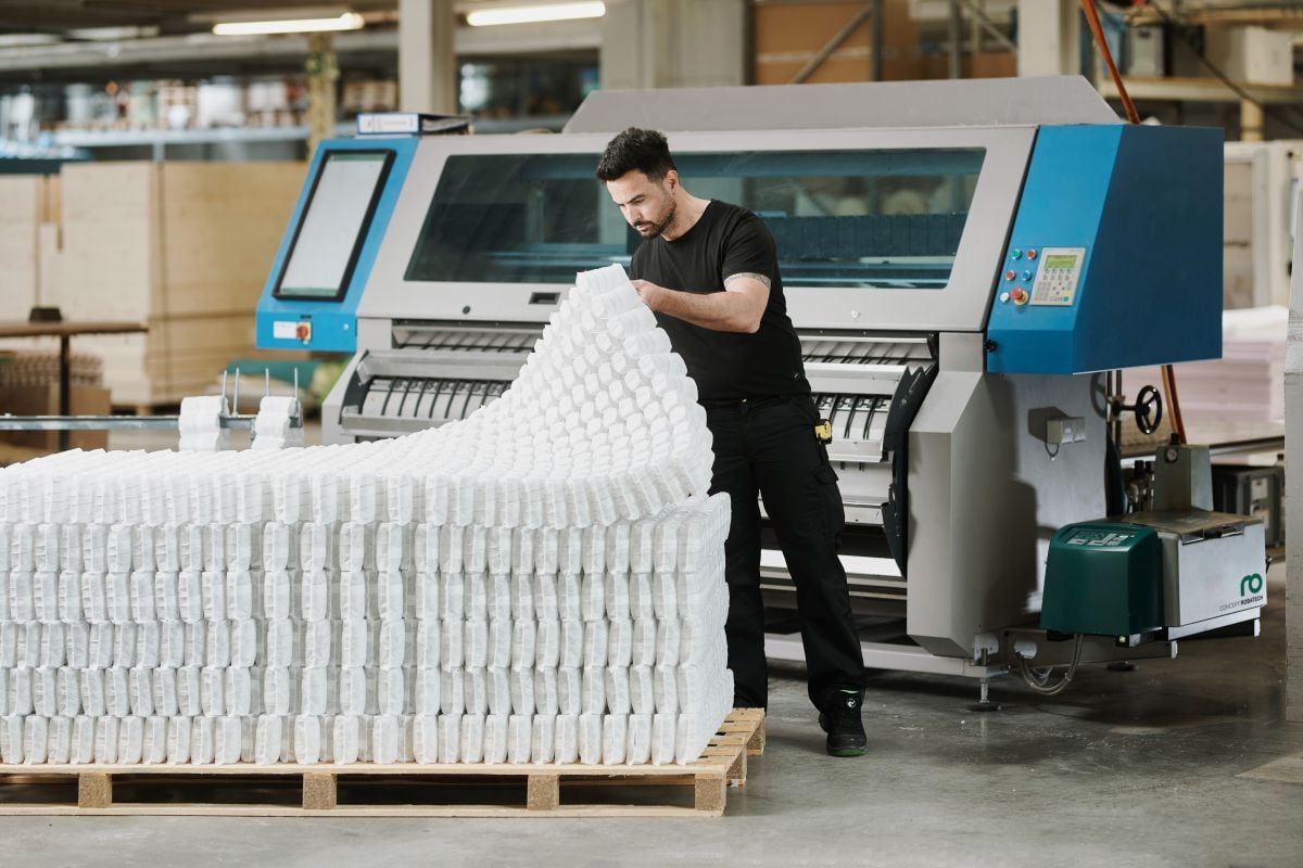 Pocket Spring Unit Manufacturing with Hot Melt | Robatech