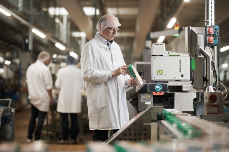 Gluing Primary Packaging Precisely and Quickly | Robatech